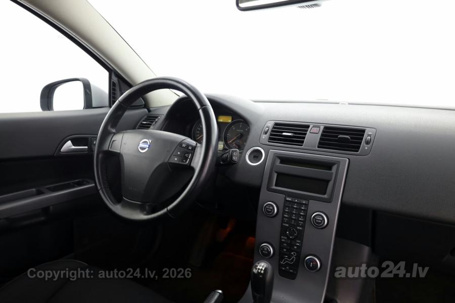 Pelēks Volvo C30 2010 Tallina, ar dzinēja tilpumu 1.60 L un nobraukumu 294 tūkst. km par 2999 €, foto 6 vietnē AUTOMOTO.COM.LV