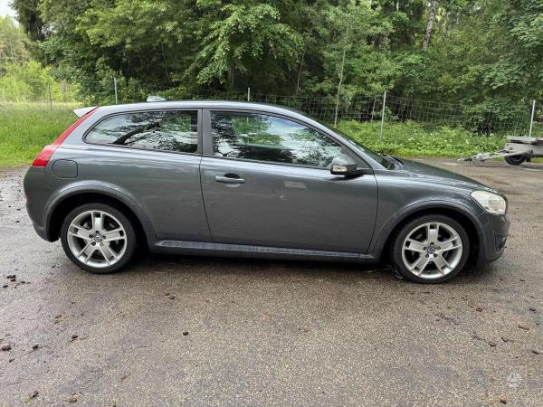 Grey Volvo C30 2010 in Taurage, with an engine capacity of 1.56 L and mileage of 232 thousand km for 2800 €, photo 7 on AUTOMOTO.COM.LV