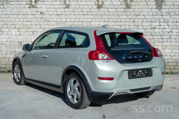 Grey Volvo C30 2010 in Liepaja, with an engine capacity of 1.60 L and mileage of 278 thousand km for 4300 €, photo 2 on AUTOMOTO.COM.LV