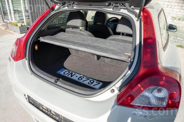 Grey Volvo C30 2010 in Liepaja, with an engine capacity of 1.60 L and mileage of 278 thousand km for 4300 €, photo 9 on AUTOMOTO.COM.LV
