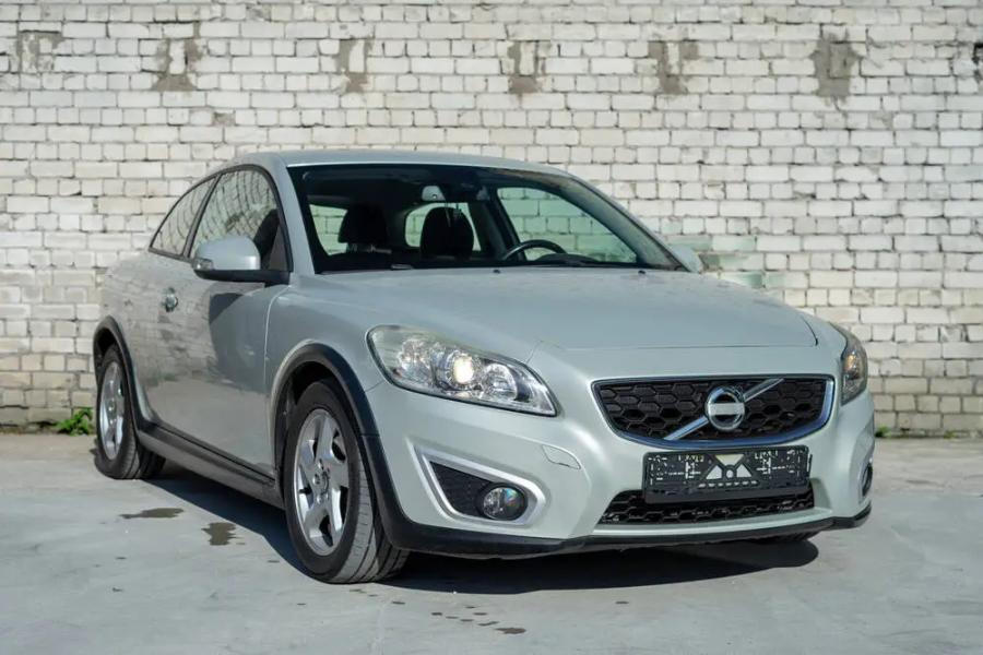 Grey Volvo C30 2010 in Liepaja, with an engine capacity of 1.60 L and mileage of 278 thousand km for 4300 €, photo 6 on AUTOMOTO.COM.LV