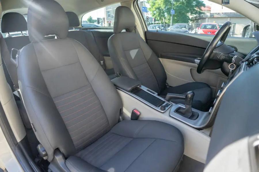 Grey Volvo C30 2010 in Liepaja, with an engine capacity of 1.60 L and mileage of 278 thousand km for 4300 €, photo 13 on AUTOMOTO.COM.LV