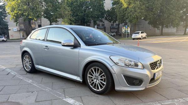 Pelēks Volvo C30 2010 Panevēža, ar dzinēja tilpumu 1.60 L un nobraukumu 242 tūkst. km par 3800 €, foto 1 vietnē AUTOMOTO.COM.LV