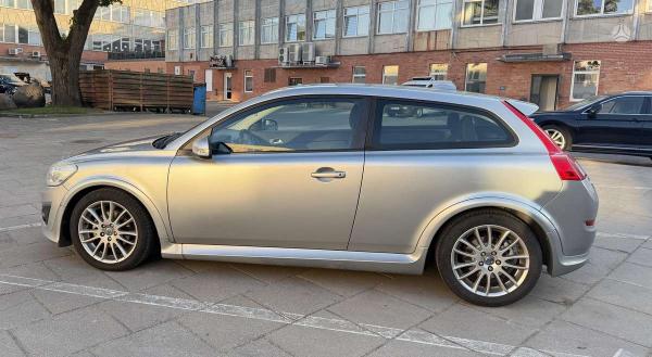 Pelēks Volvo C30 2010 Panevēža, ar dzinēja tilpumu 1.60 L un nobraukumu 242 tūkst. km par 3800 €, foto 3 vietnē AUTOMOTO.COM.LV