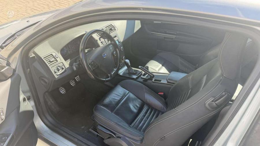 Pelēks Volvo C30 2010 Panevēža, ar dzinēja tilpumu 1.60 L un nobraukumu 242 tūkst. km par 3800 €, foto 5 vietnē AUTOMOTO.COM.LV