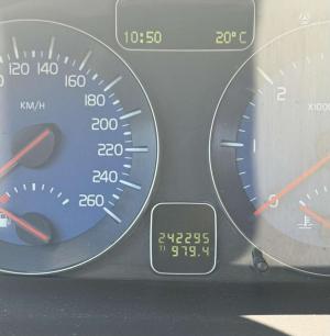 Pelēks Volvo C30 2010 Panevēža, ar dzinēja tilpumu 1.60 L un nobraukumu 242 tūkst. km par 3800 €, foto 8 vietnē AUTOMOTO.COM.LV