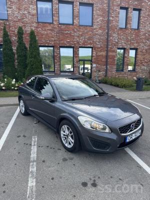 Pelēks Volvo C30 2010 Rīga, ar dzinēja tilpumu 1.60 L un nobraukumu 277 tūkst. km par 3390 €, foto 3 vietnē AUTOMOTO.COM.LV