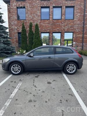 Pelēks Volvo C30 2010 Rīga, ar dzinēja tilpumu 1.60 L un nobraukumu 277 tūkst. km par 3390 €, foto 6 vietnē AUTOMOTO.COM.LV