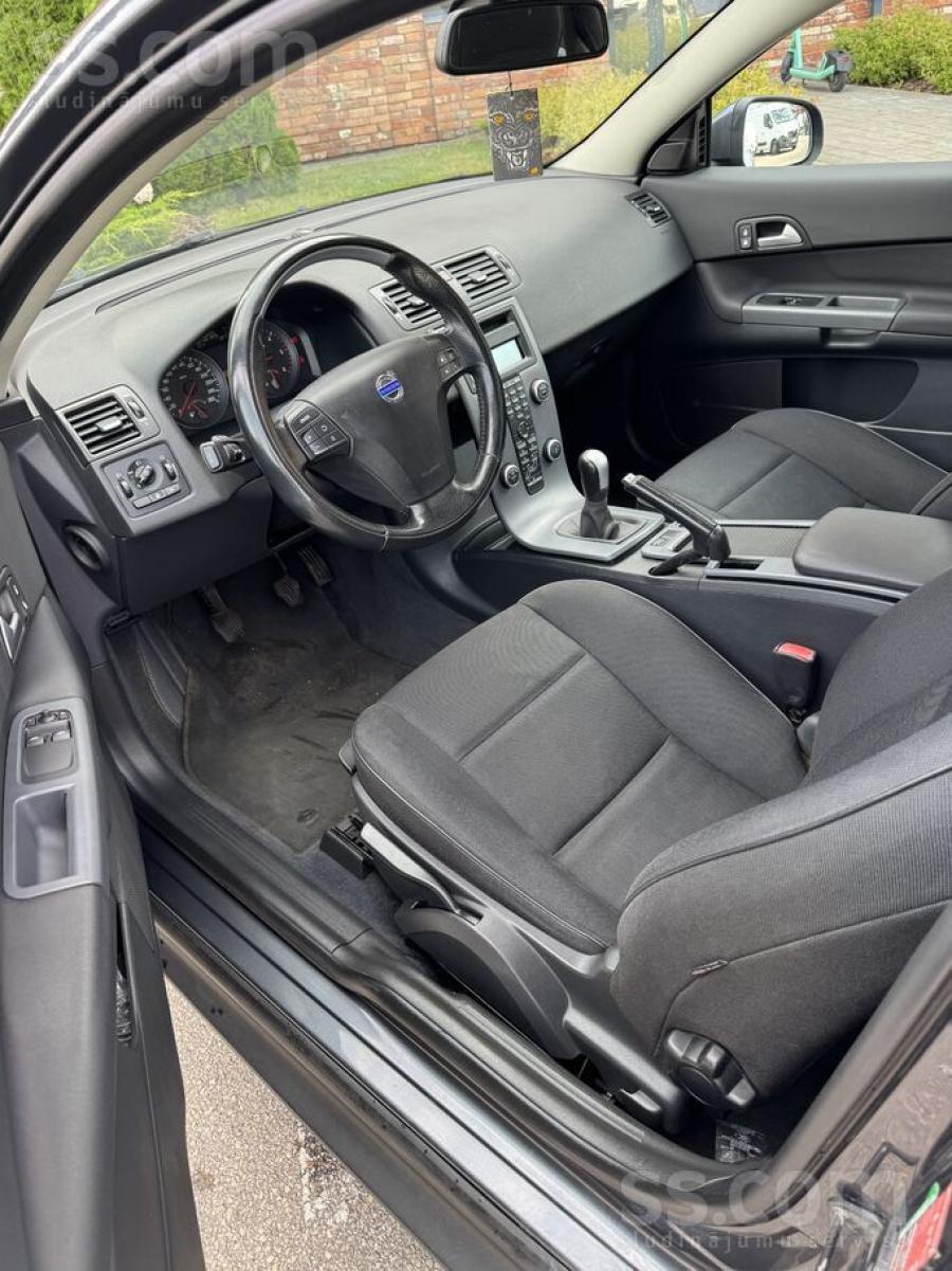 Pelēks Volvo C30 2010 Rīga, ar dzinēja tilpumu 1.60 L un nobraukumu 277 tūkst. km par 3390 €, foto 7 vietnē AUTOMOTO.COM.LV