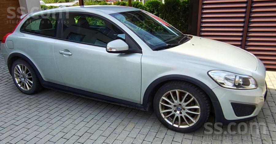 Grey Volvo C30 2010 in Riga, with an engine capacity of 1.60 L and mileage of 255 thousand km for 3450 €, photo 4 on AUTOMOTO.COM.LV