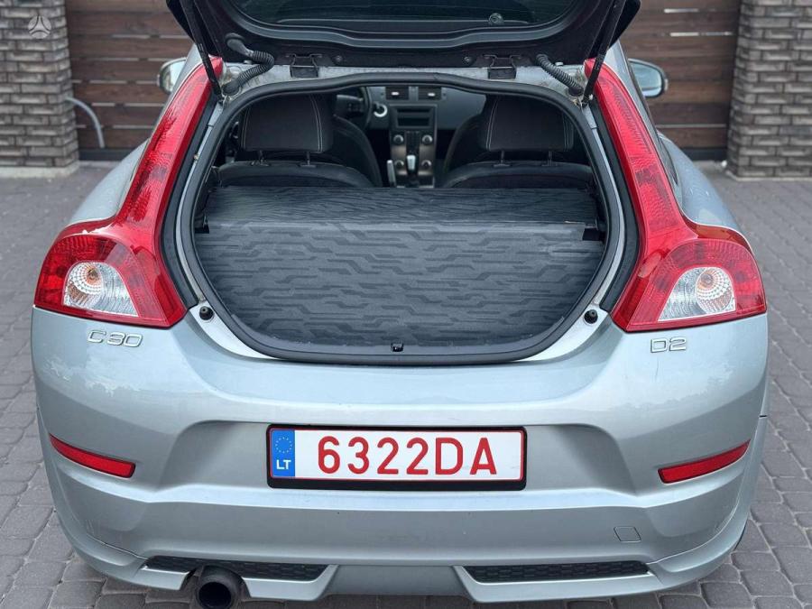 Grey Volvo C30 2010 in Vilnius, with an engine capacity of 1.56 L and mileage of 353 thousand km for 3333 €, photo 8 on AUTOMOTO.COM.LV