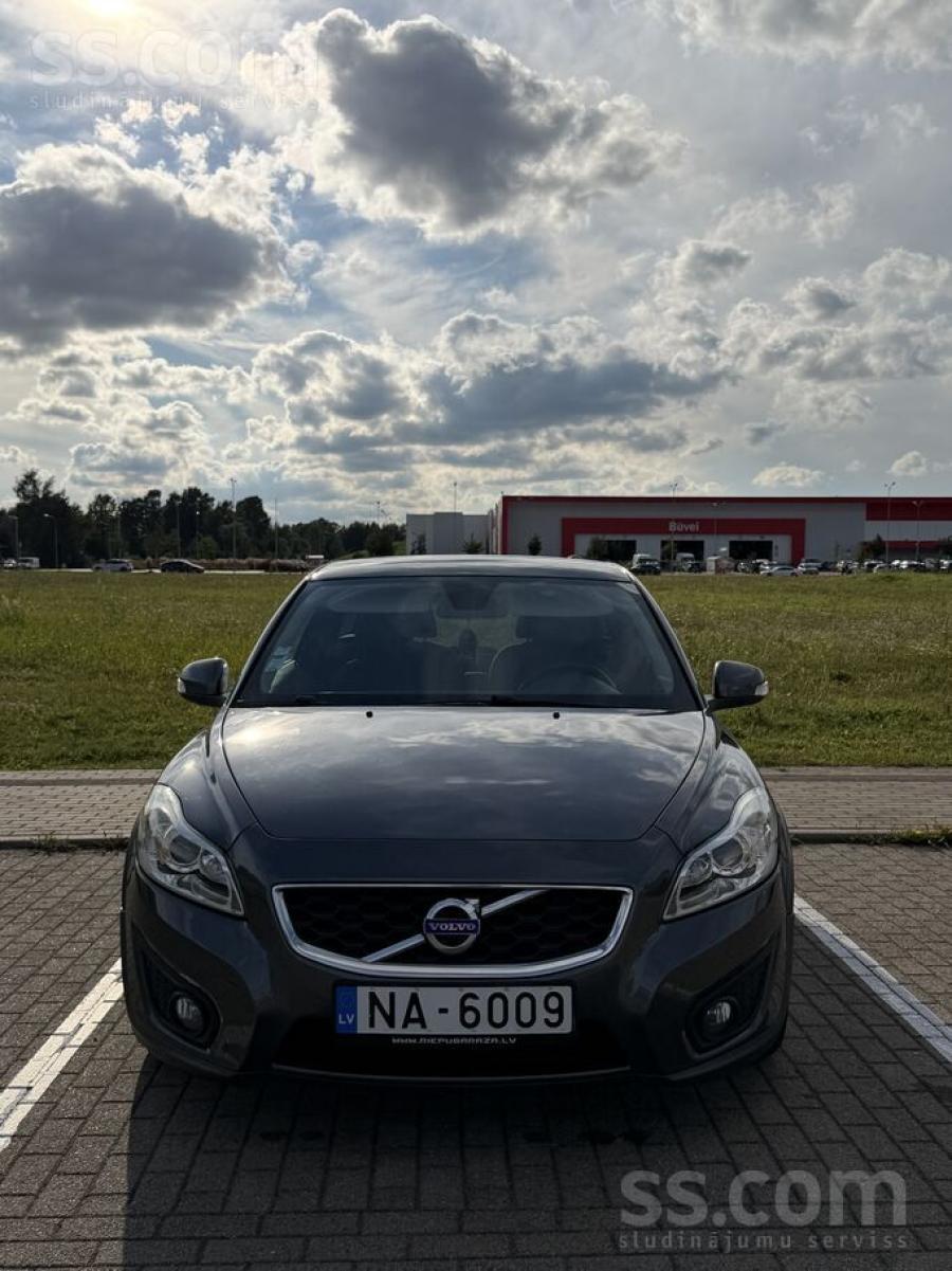 Pelēks Volvo C30 2010 Rīga, ar dzinēja tilpumu 1.60 L un nobraukumu 259 tūkst. km par 4200 €, foto 3 vietnē AUTOMOTO.COM.LV