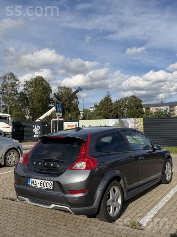 Pelēks Volvo C30 2010 Rīga, ar dzinēja tilpumu 1.60 L un nobraukumu 259 tūkst. km par 4200 €, foto 5 vietnē AUTOMOTO.COM.LV