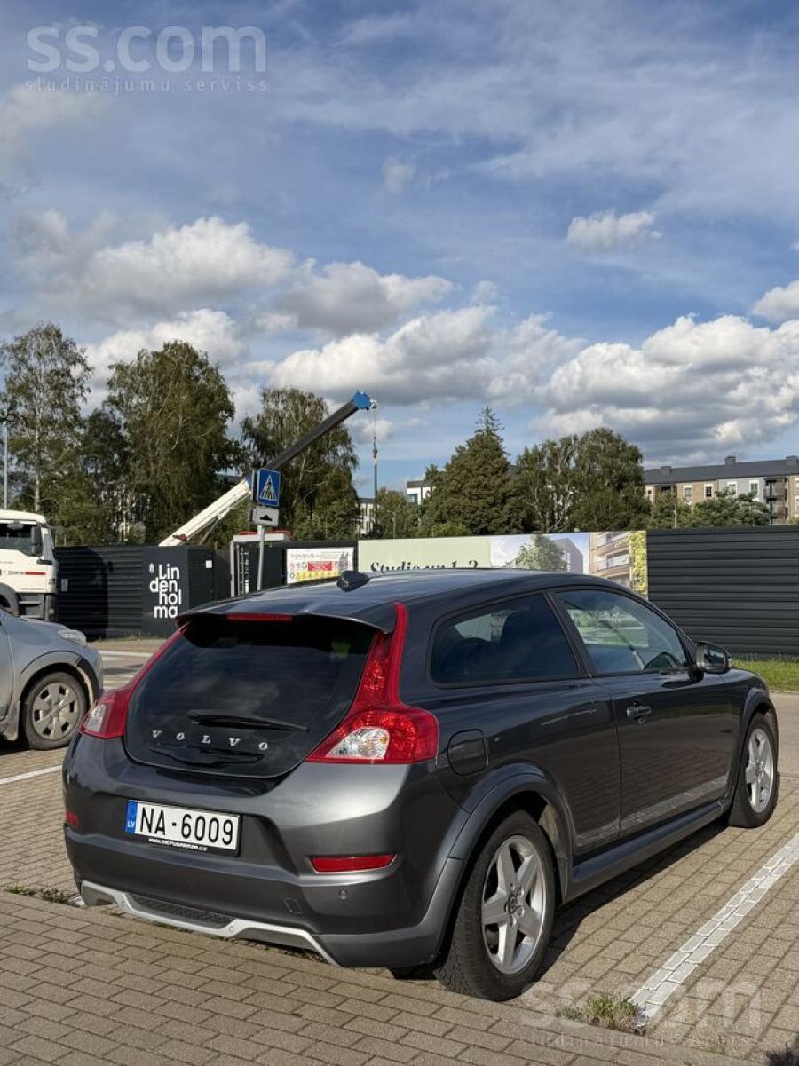 Pelēks Volvo C30 2010 Rīga, ar dzinēja tilpumu 1.60 L un nobraukumu 259 tūkst. km par 4200 €, foto 5 vietnē AUTOMOTO.COM.LV