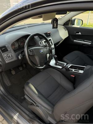 Pelēks Volvo C30 2010 Rīga, ar dzinēja tilpumu 1.60 L un nobraukumu 259 tūkst. km par 4200 €, foto 7 vietnē AUTOMOTO.COM.LV