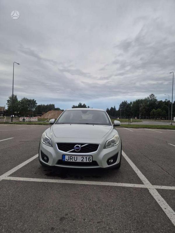 Grey Volvo C30 2010 in Kaunas, with an engine capacity of 1.56 L and mileage of 226 thousand km for 2100 €, photo 4 on AUTOMOTO.COM.LV