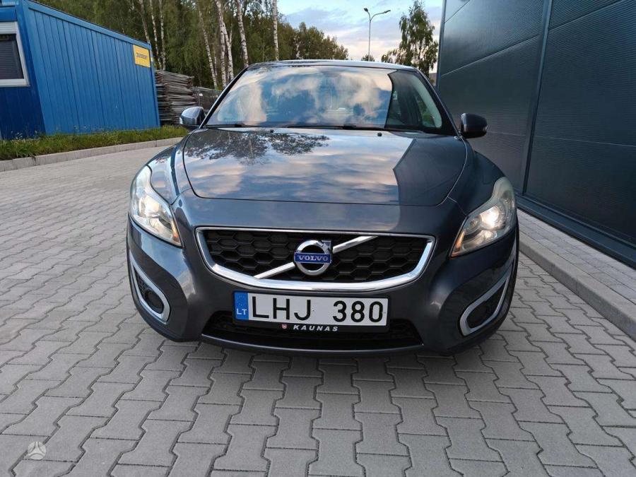Pelēks Volvo C30 2010 Utena, ar dzinēja tilpumu 1.56 L un nobraukumu 316 tūkst. km par 3200 €, foto 3 vietnē AUTOMOTO.COM.LV