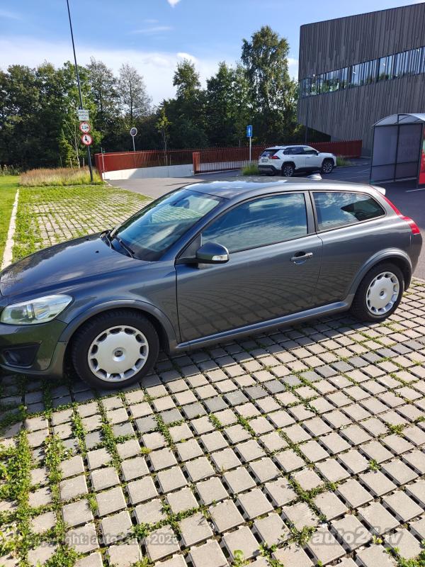 Pelēks Volvo C30 2010 Tallina, ar dzinēja tilpumu 1.60 L un nobraukumu 273 tūkst. km par 4000 €, foto 5 vietnē AUTOMOTO.COM.LV