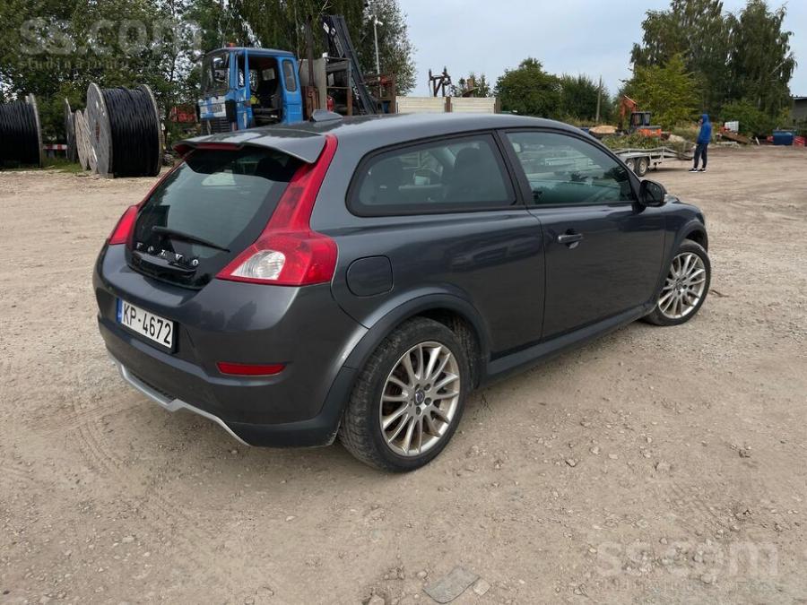 Grey Volvo C30 2010 in Riga, with an engine capacity of 1.60 L and mileage of 370 thousand km for 2700 €, photo 3 on AUTOMOTO.COM.LV