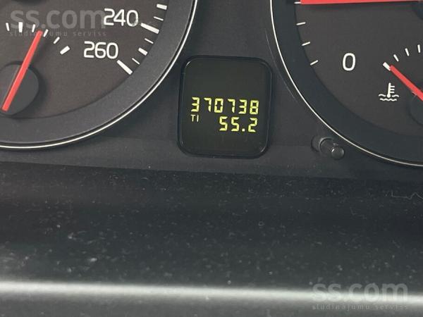 Pelēks Volvo C30 2010 Rīga, ar dzinēja tilpumu 1.60 L un nobraukumu 370 tūkst. km par 2700 €, foto 7 vietnē AUTOMOTO.COM.LV