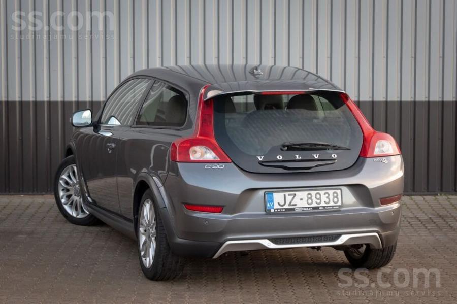 Grey Volvo C30 2011 in Talsi, with an engine capacity of 1.60 L and mileage of 305 thousand km for 4490 €, photo 4 on AUTOMOTO.COM.LV