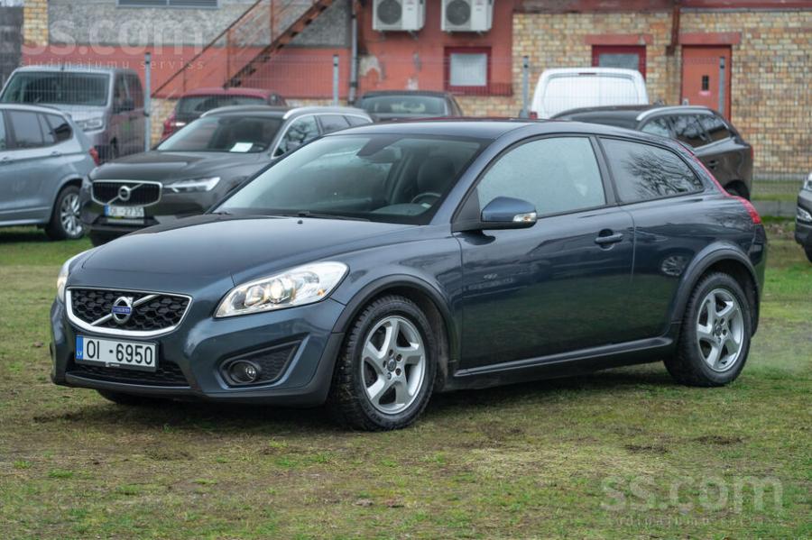 Pelēks Volvo C30 2011 Liepāja, ar dzinēja tilpumu 1.60 L un nobraukumu 209 tūkst. km par 3550 €, foto 1 vietnē AUTOMOTO.COM.LV