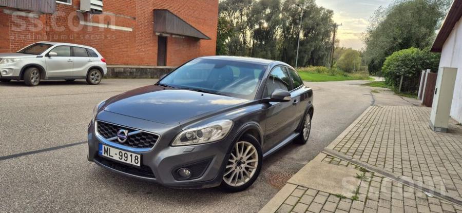Grey Volvo C30 2011 in Limbazi, with an engine capacity of 1.60 L and mileage of 354 thousand km for 4350 €, photo 2 on AUTOMOTO.COM.LV