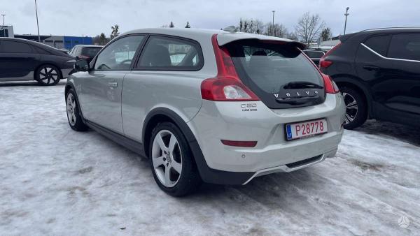 Pelēks Volvo C30 2011 Kauņa, ar dzinēja tilpumu 1.56 L un nobraukumu 225 tūkst. km par 3850 €, foto 6 vietnē AUTOMOTO.COM.LV