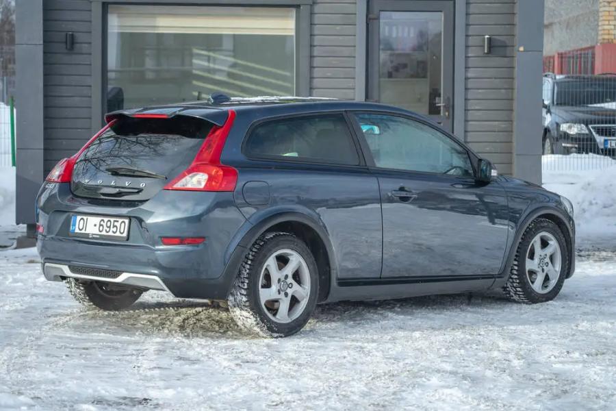Grey Volvo C30 2011 in Liepaja, with an engine capacity of 1.60 L and mileage of 209 thousand km for 3550 €, photo 4 on AUTOMOTO.COM.LV