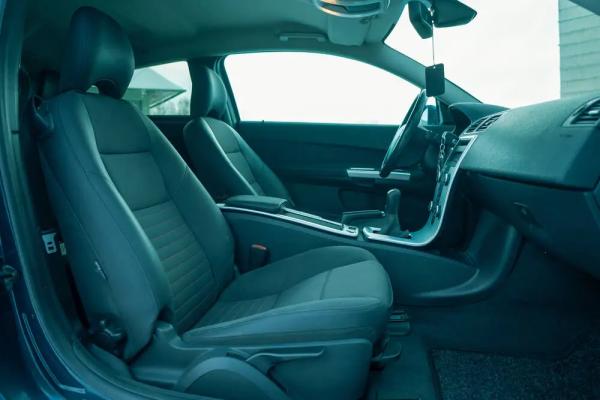 Pelēks Volvo C30 2011 Liepāja, ar dzinēja tilpumu 1.60 L un nobraukumu 209 tūkst. km par 3550 €, foto 9 vietnē AUTOMOTO.COM.LV