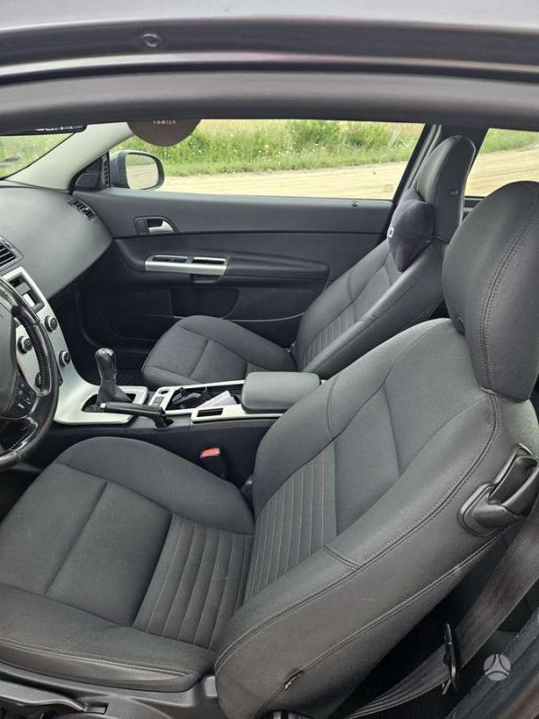 Grey Volvo C30 2011 in Silute, with an engine capacity of 1.56 L and mileage of 253 thousand km for 3300 €, photo 6 on AUTOMOTO.COM.LV
