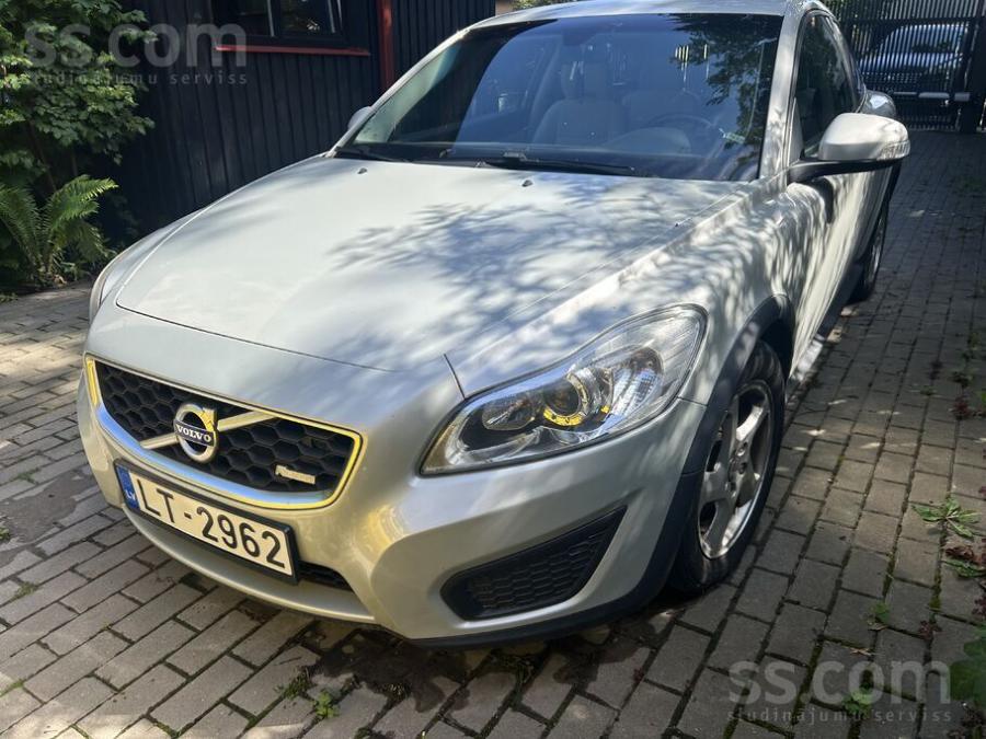 Grey Volvo C30 2011 in Riga, with an engine capacity of 1.60 L and mileage of 206 thousand km for 3900 €, photo 1 on AUTOMOTO.COM.LV