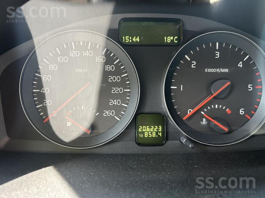 Grey Volvo C30 2011 in Riga, with an engine capacity of 1.60 L and mileage of 206 thousand km for 3900 €, photo 4 on AUTOMOTO.COM.LV