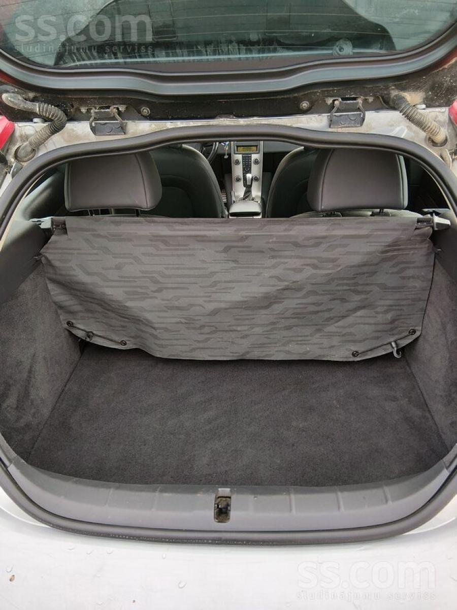 Pelēks Volvo C30 2011 Preiļi, ar dzinēja tilpumu 1.60 L un nobraukumu 274 tūkst. km par 3200 €, foto 8 vietnē AUTOMOTO.COM.LV