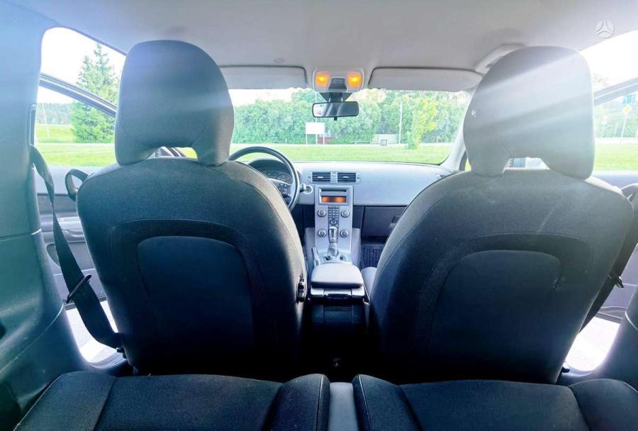 Pelēks Volvo C30 2011 Viļņa, ar dzinēja tilpumu 1.56 L un nobraukumu 265 tūkst. km par 3250 €, foto 3 vietnē AUTOMOTO.COM.LV