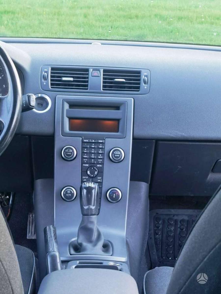 Pelēks Volvo C30 2011 Viļņa, ar dzinēja tilpumu 1.56 L un nobraukumu 265 tūkst. km par 3250 €, foto 5 vietnē AUTOMOTO.COM.LV