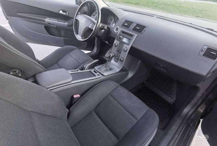 Pelēks Volvo C30 2011 Viļņa, ar dzinēja tilpumu 1.56 L un nobraukumu 265 tūkst. km par 3250 €, foto 14 vietnē AUTOMOTO.COM.LV