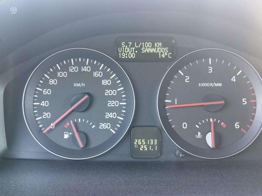 Pelēks Volvo C30 2011 Viļņa, ar dzinēja tilpumu 1.56 L un nobraukumu 265 tūkst. km par 3250 €, foto 16 vietnē AUTOMOTO.COM.LV