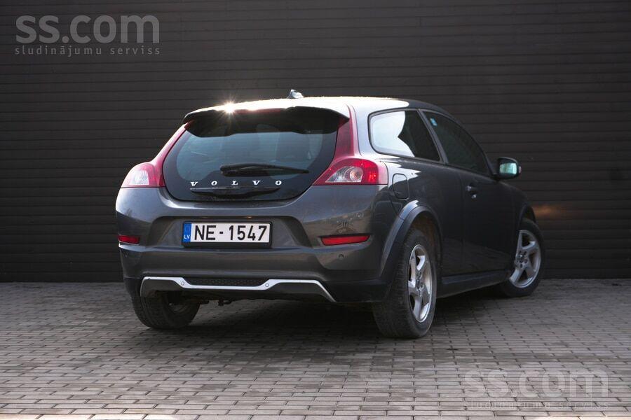 Grey Volvo C30 2012 in Riga, with an engine capacity of 1.60 L and mileage of 197 thousand km for 4890 €, photo 4 on AUTOMOTO.COM.LV