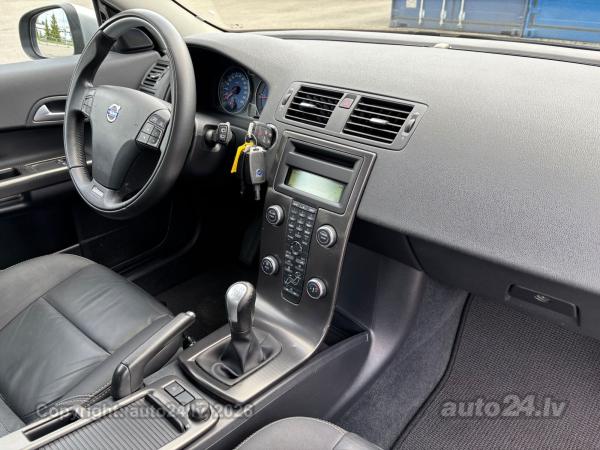 Pelēks Volvo C30 2012 Paide, ar dzinēja tilpumu 1.60 L un nobraukumu 194 tūkst. km par 5490 €, foto 8 vietnē AUTOMOTO.COM.LV