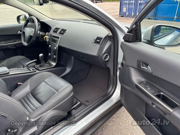Pelēks Volvo C30 2012 Paide, ar dzinēja tilpumu 1.60 L un nobraukumu 194 tūkst. km par 5490 €, foto 9 vietnē AUTOMOTO.COM.LV