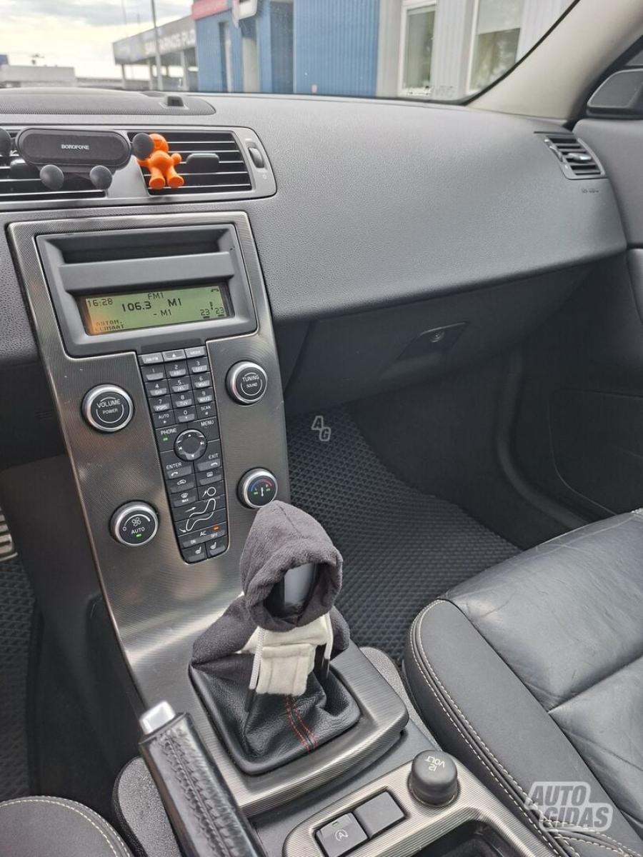 Grey Volvo C30 2012 in Marijampole, with an engine capacity of 1.60 L and mileage of 280 thousand km for 3700 €, photo 7 on AUTOMOTO.COM.LV