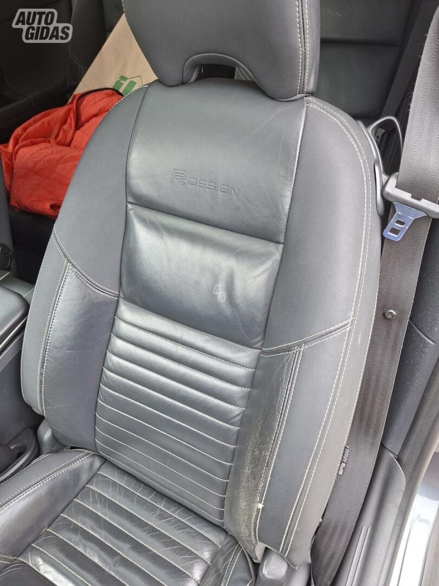 Grey Volvo C30 2012 in Marijampole, with an engine capacity of 1.60 L and mileage of 280 thousand km for 3700 €, photo 8 on AUTOMOTO.COM.LV