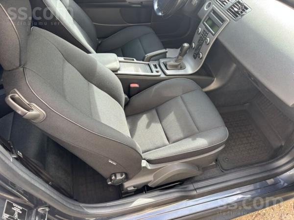 Pelēks Volvo C30 2012 Tukums, ar dzinēja tilpumu 1.60 L un nobraukumu 308 tūkst. km par 3600 €, foto 9 vietnē AUTOMOTO.COM.LV