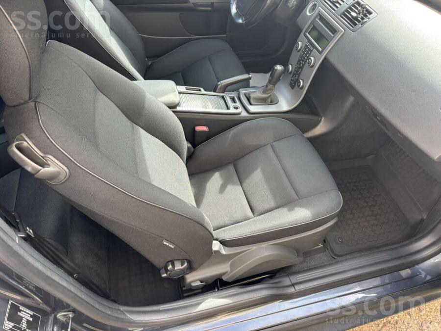Grey Volvo C30 2012 in Tukums, with an engine capacity of 1.60 L and mileage of 308 thousand km for 3600 €, photo 9 on AUTOMOTO.COM.LV