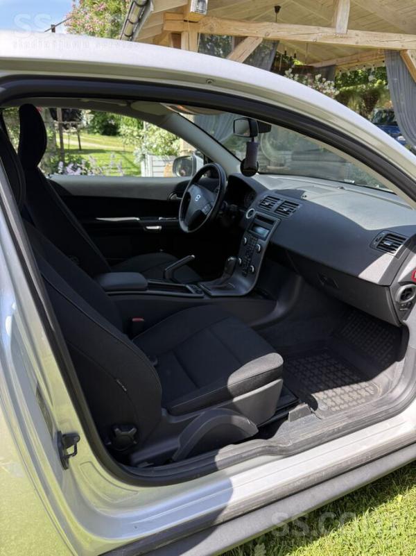 Pelēks Volvo C30 2011 Liepāja, ar dzinēja tilpumu 1.60 L un nobraukumu 251 tūkst. km par 3800 €, foto 5 vietnē AUTOMOTO.COM.LV