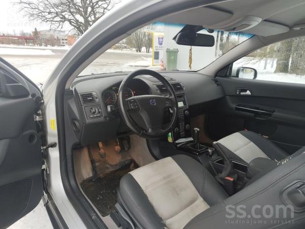 Volvo C30 2007 in Cesis, with an engine capacity of 2.50 L and mileage of 291 thousand km for 3950 €, photo 5 on AUTOMOTO.COM.LV