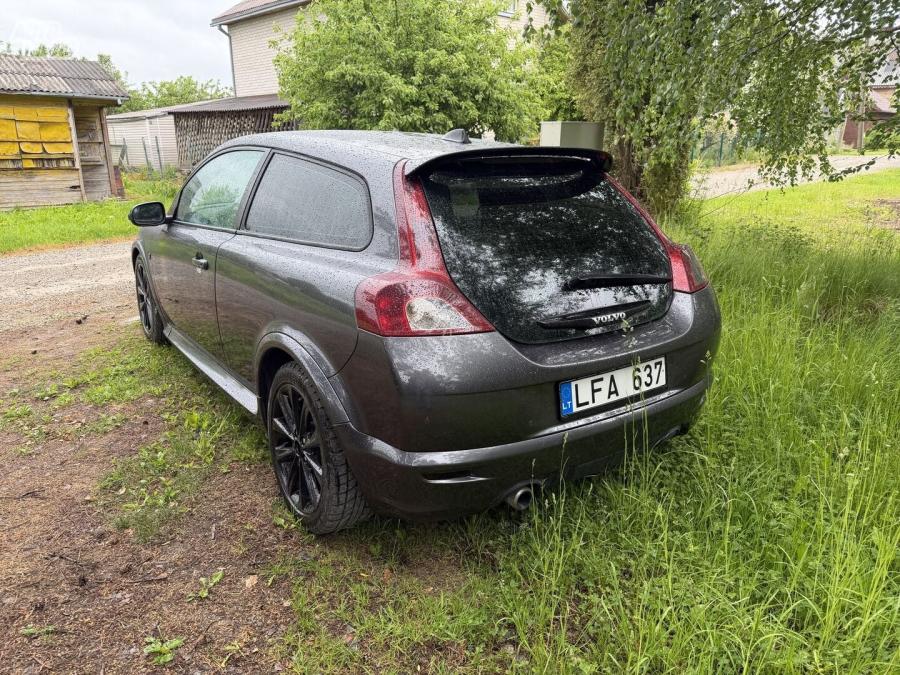 Volvo C30 2007 Šauļi, ar dzinēja tilpumu 2.00 L un nobraukumu 145 tūkst. km par 1000 €, foto 4 vietnē AUTOMOTO.COM.LV