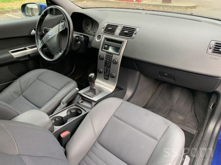 Volvo C30 2007 in Jurmala, with an engine capacity of 1.60 L and mileage of 301 thousand km for 4200 €, photo 8 on AUTOMOTO.COM.LV