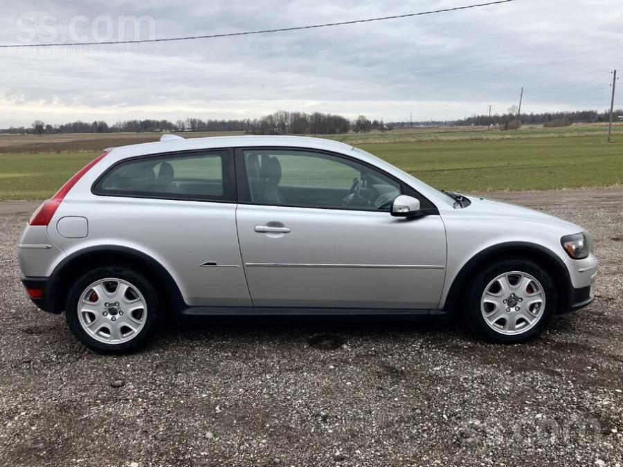 Volvo C30 2007 in Talsi, with an engine capacity of 2.00 L and mileage of 274 thousand km for 3500 €, photo 3 on AUTOMOTO.COM.LV